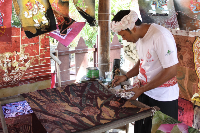 3 Tempat Terkenal untuk Dapatkan Batik Kelantan – Salaam Suites